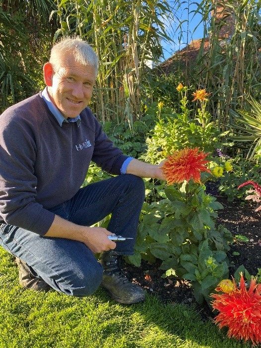 Historic Houses Initiative sees 35 Gardeners meet at Hole Park ...